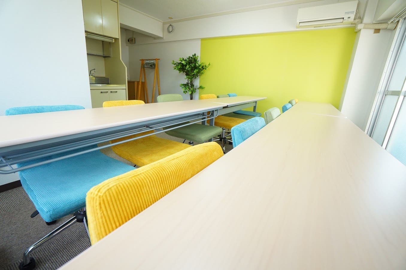 🥳新大阪駅徒歩2分🎉最大12名/Wi-Fi/大型モニター/プロジェクター/会議/ワーク/撮影＜レオン会議室＞📅木曜割実施中の写真16