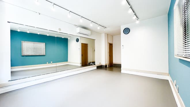 【地域最安値✨】JR西日暮里5分!最高級舞台床リノリウム・ダンス・バレエ・フラダンス等気軽に使えるかわいいスタジオ!の写真1