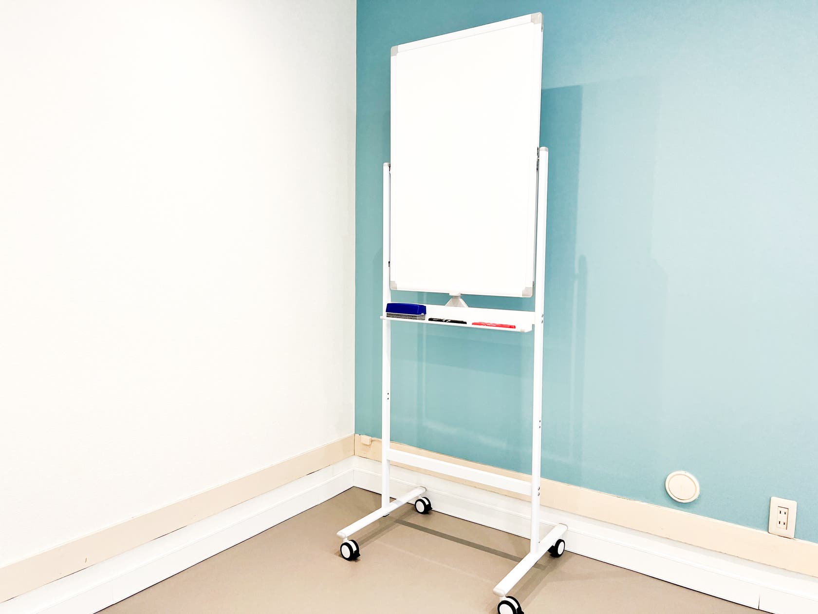 【地域最安値✨】ＪR西日暮里5分！最高級舞台床リノリウム・ダンス・バレエ・フラダンス等気軽に使えるかわいいスタジオ！の写真16