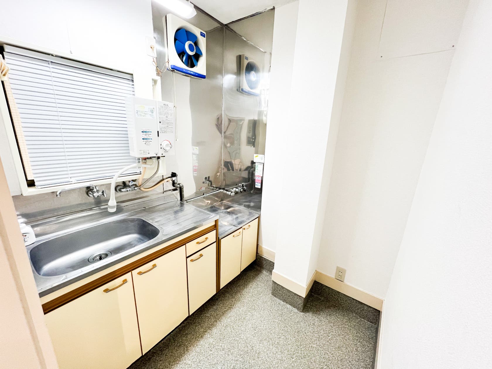 【地域最安値✨】ＪR西日暮里5分！最高級舞台床リノリウム・ダンス・バレエ・フラダンス等気軽に使えるかわいいスタジオ！の写真24