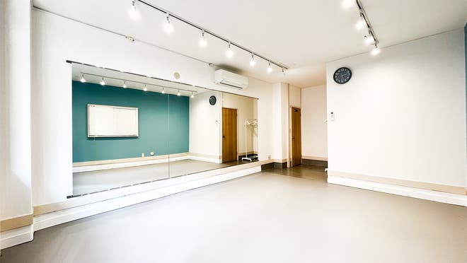 【地域最安値✨】JR西日暮里5分!最高級舞台床リノリウム・ダンス・バレエ・フラダンス等気軽に使えるかわいいスタジオ!の写真2