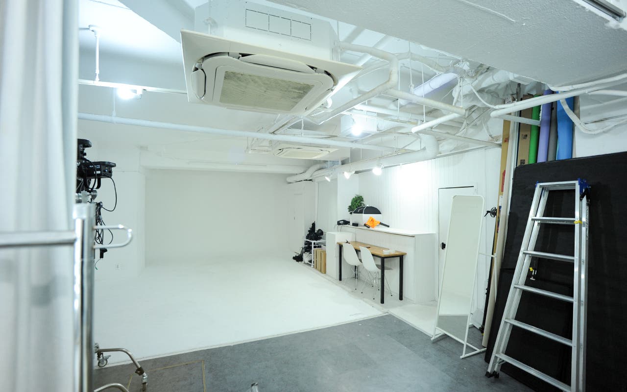 青山一丁目駅&乃木坂駅より徒歩5分。ロープライスで気軽に使えるセルフ型の本格白Rホリスタジオ！の写真13