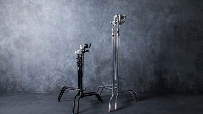 バイクなどの車両や大型犬もOK 自然光で撮れる4mのダーク壁とガルバリウム 大型照明常設の写真10