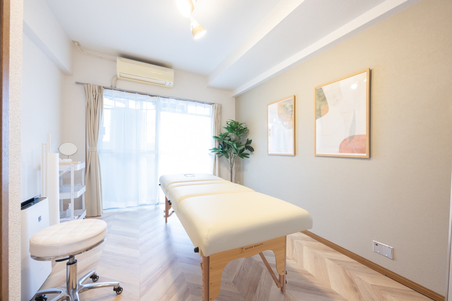 【安心・快適な空間🌿】天神駅5分、赤坂駅4分🚶｜29㎡の広々サロン｜エステ、整体、マッサージ、美容レッスンなど用途様々👌の写真1