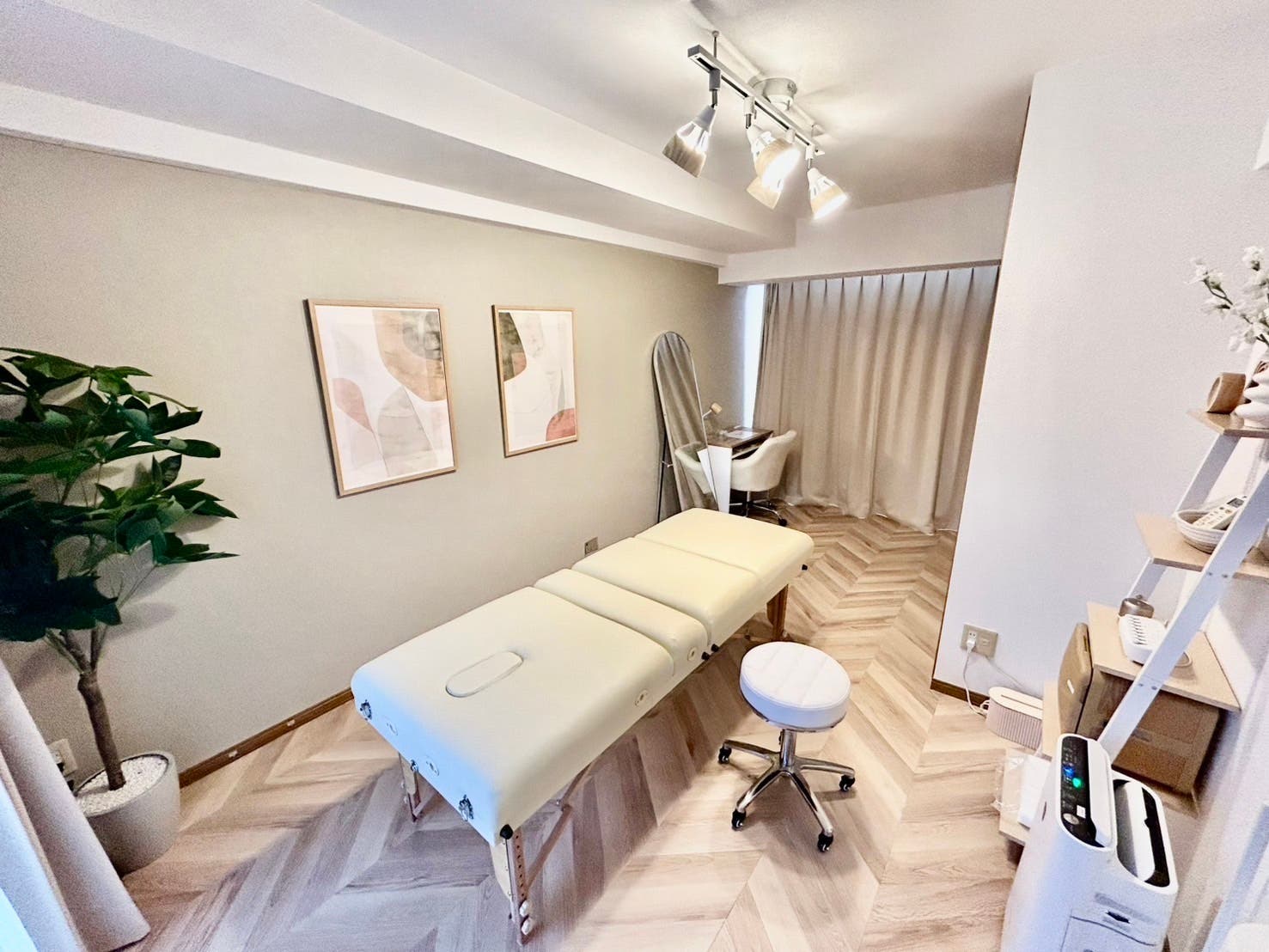 【安心・快適な空間🌿】天神駅5分、赤坂駅4分🚶｜29㎡の広々サロン｜エステ、整体、マッサージ、美容レッスンなど用途様々👌の写真4