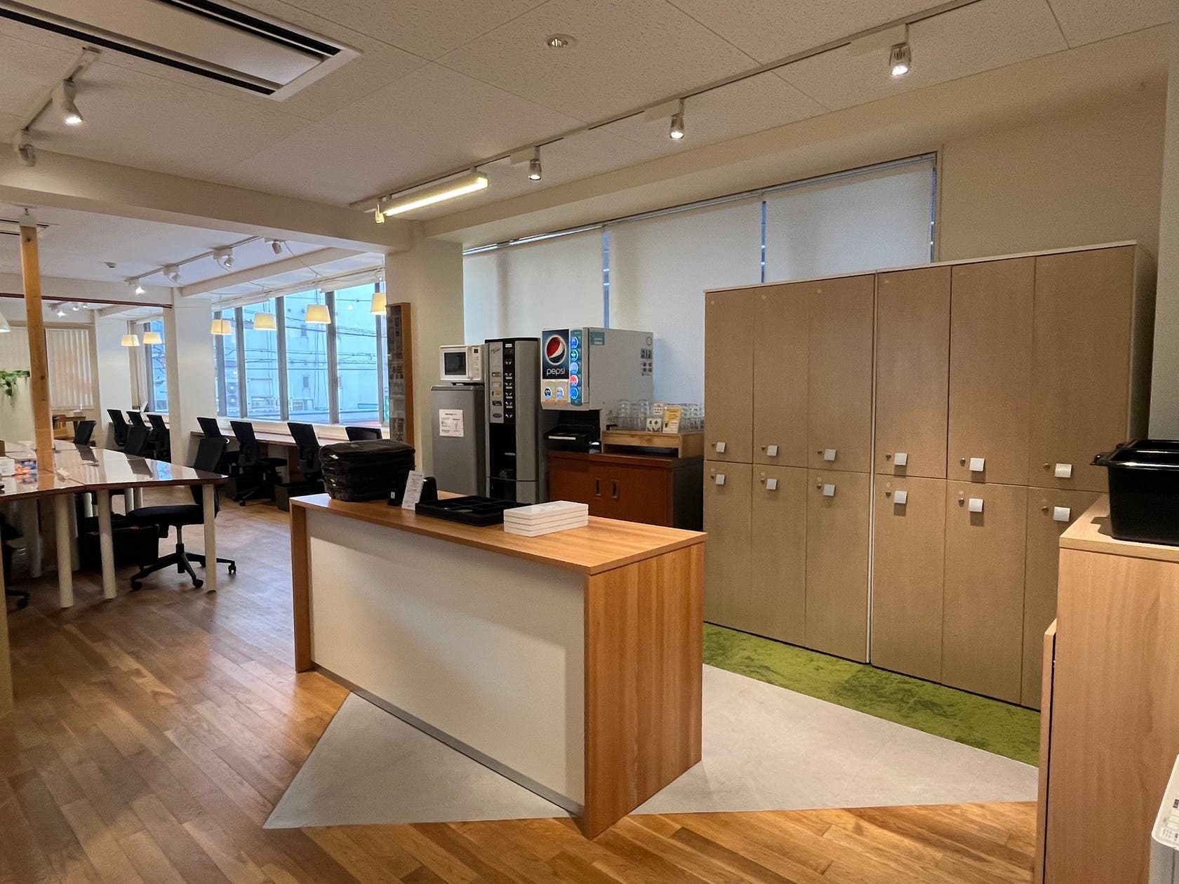 【大阪・梅田エリア/中津駅徒歩1分！】WEB会議・電話可能な超便利ワークスペース！ドロップインで利用可能！の写真4