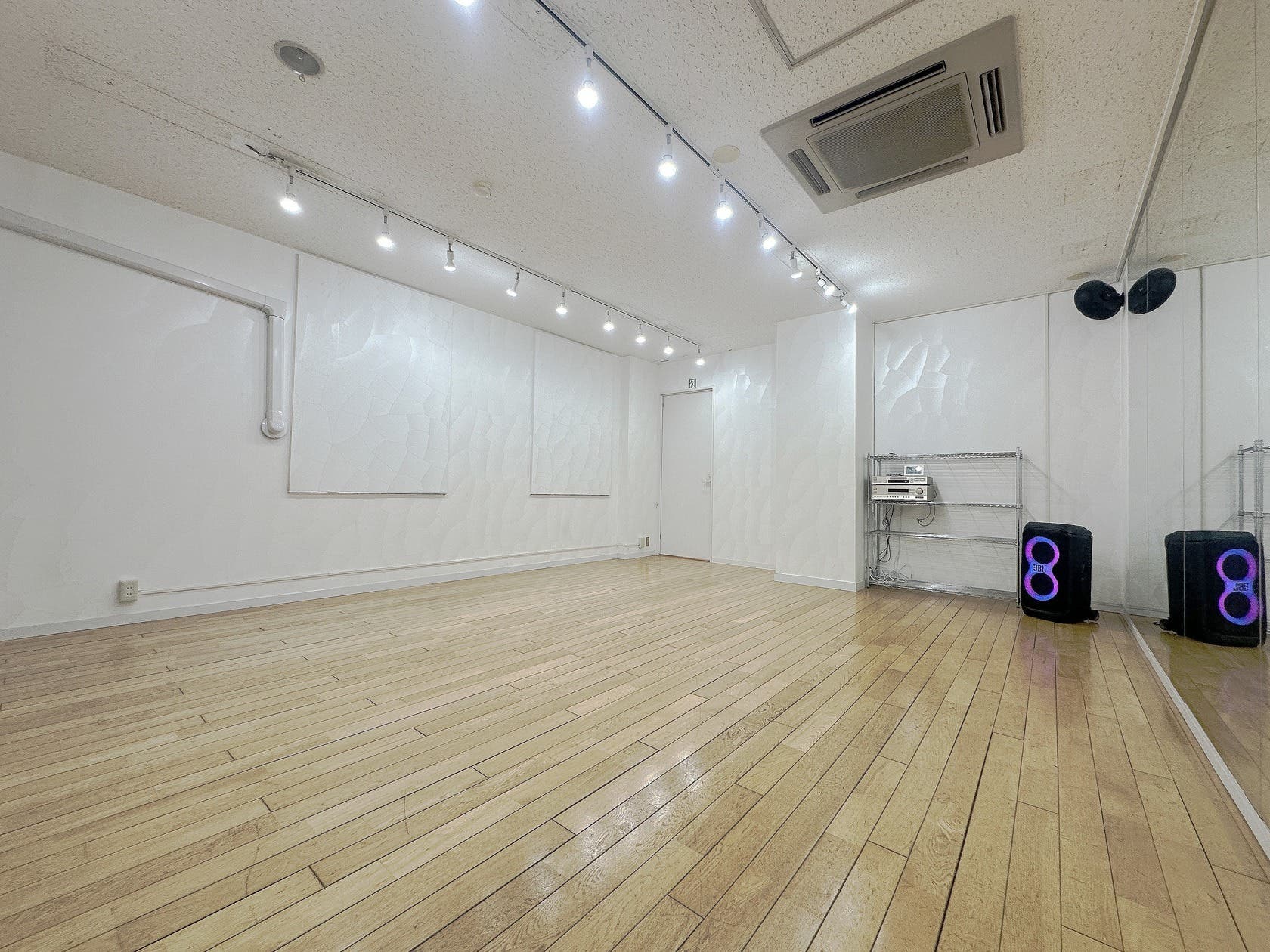 【仙台駅徒歩10分】少人数向けBスタジオ｜1〜7名OK✨LED照明×Bluetooth音響完備の写真3