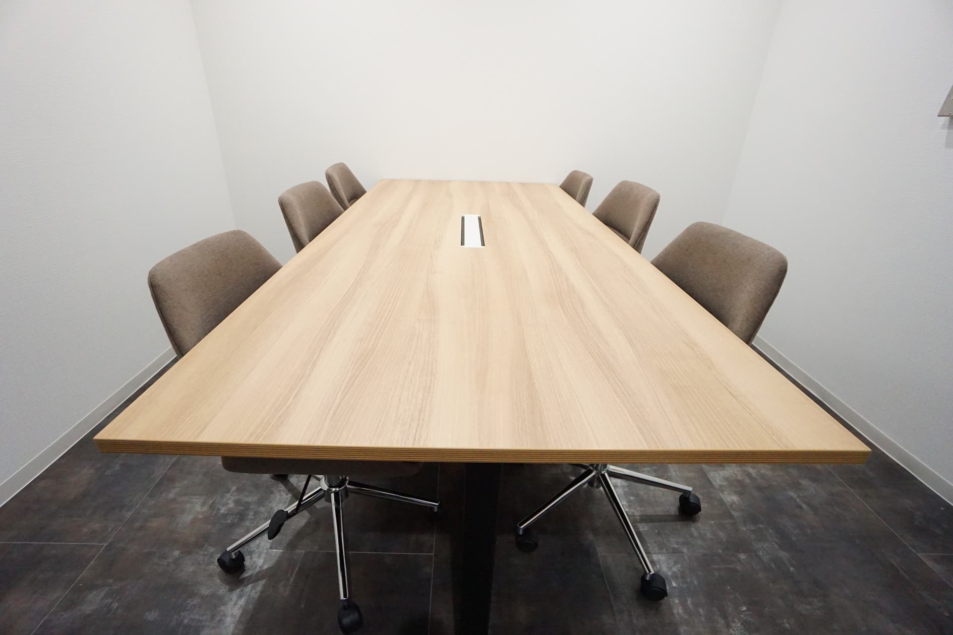 ＜小田急レンタルスペース　新宿小滝橋通り＞OPEN SALE🎉新宿西口駅徒歩1分🚃Wi-Fi📶スマートテレビ📺会議/商談/面接の写真7