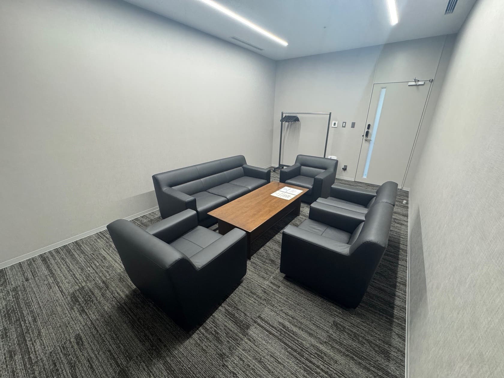 【地下鉄仙台駅 徒歩5分】7席着席可/光回線高速WiFi/有人スタッフ/飲食可/貸し会議室 [Room(7)]の写真3