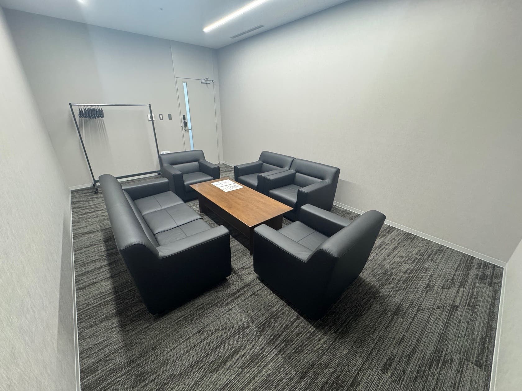 【地下鉄仙台駅 徒歩5分】7席着席可/光回線高速WiFi/有人スタッフ/飲食可/貸し会議室 [Room(7)]の写真4