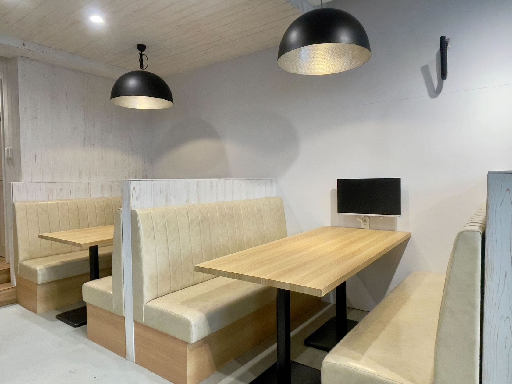 【原宿・明治神宮前駅すぐ！】モニター完備！4〜6名用ボックスシートで快適な会議やチーム作業を✨の写真2