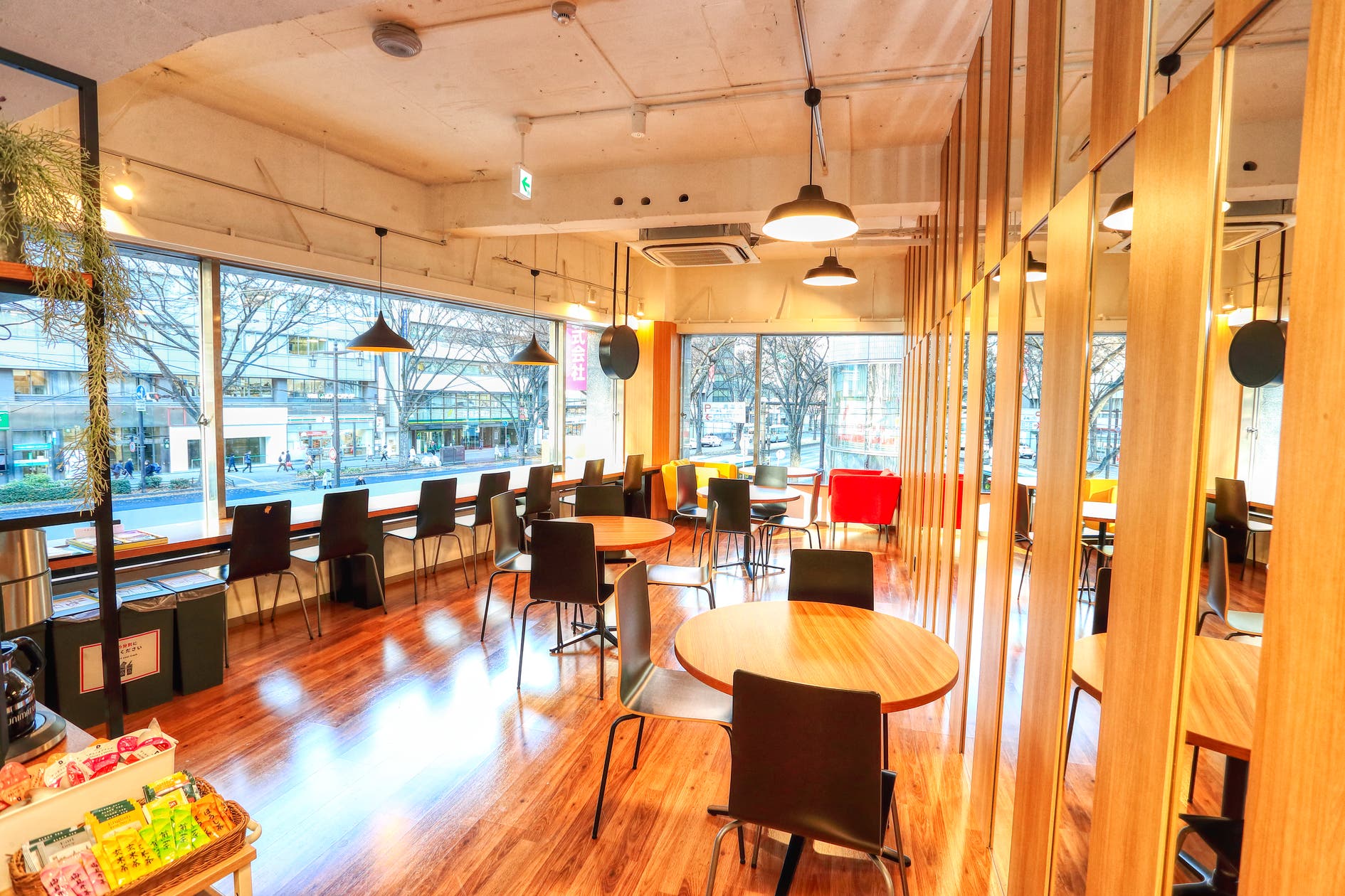 【仙台駅から徒歩4分】仙台あおば通り333店　office L　【緑豊かなあおば通りを一望できる個室・無料カフェスペース併設】の写真2