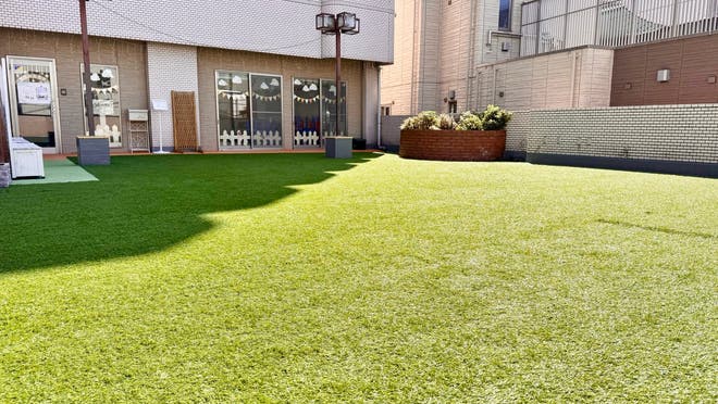 鶴見区 最寄り駅徒歩1分!人工芝のテラス付のレンタルスペース!の写真1