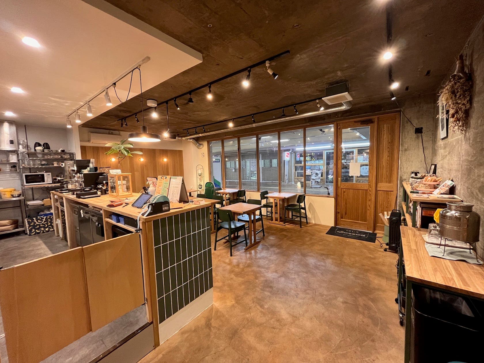 JR青梅線「昭島駅」から徒歩12分の大型団地内にあるレトロな商店街の一角にあるカフェの写真5