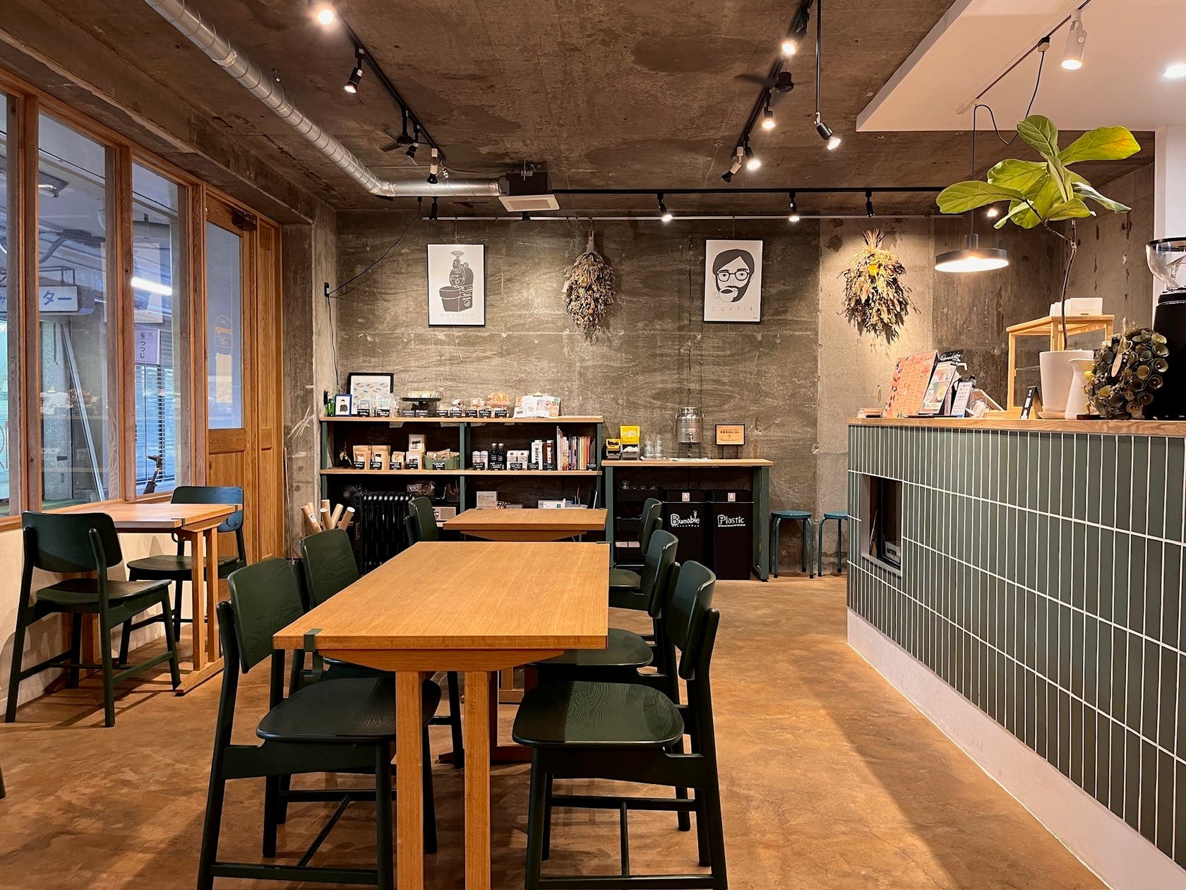 JR青梅線「昭島駅」から徒歩12分の大型団地内にあるレトロな商店街の一角にあるカフェの写真6