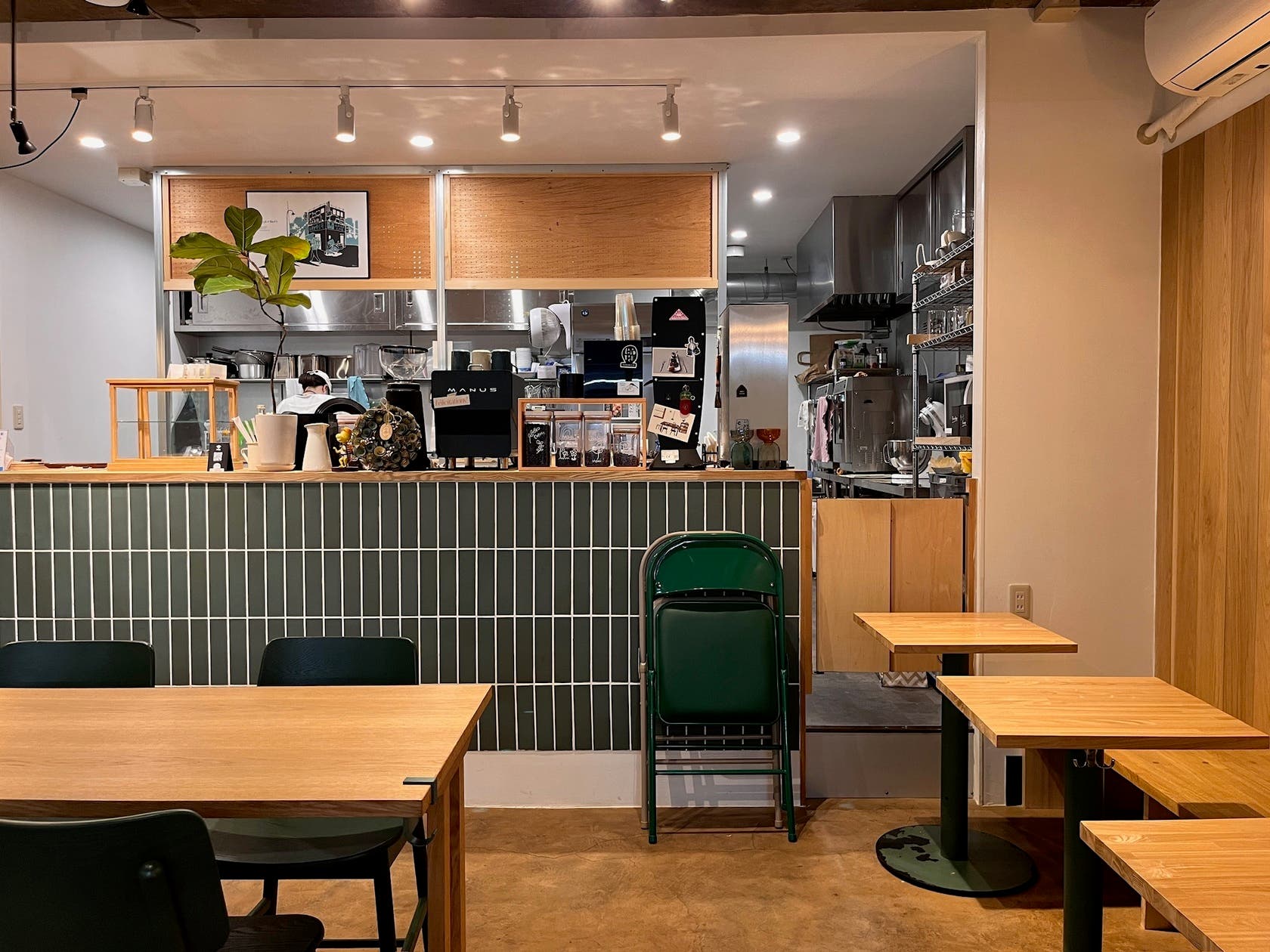 JR青梅線「昭島駅」から徒歩12分の大型団地内にあるレトロな商店街の一角にあるカフェの写真7