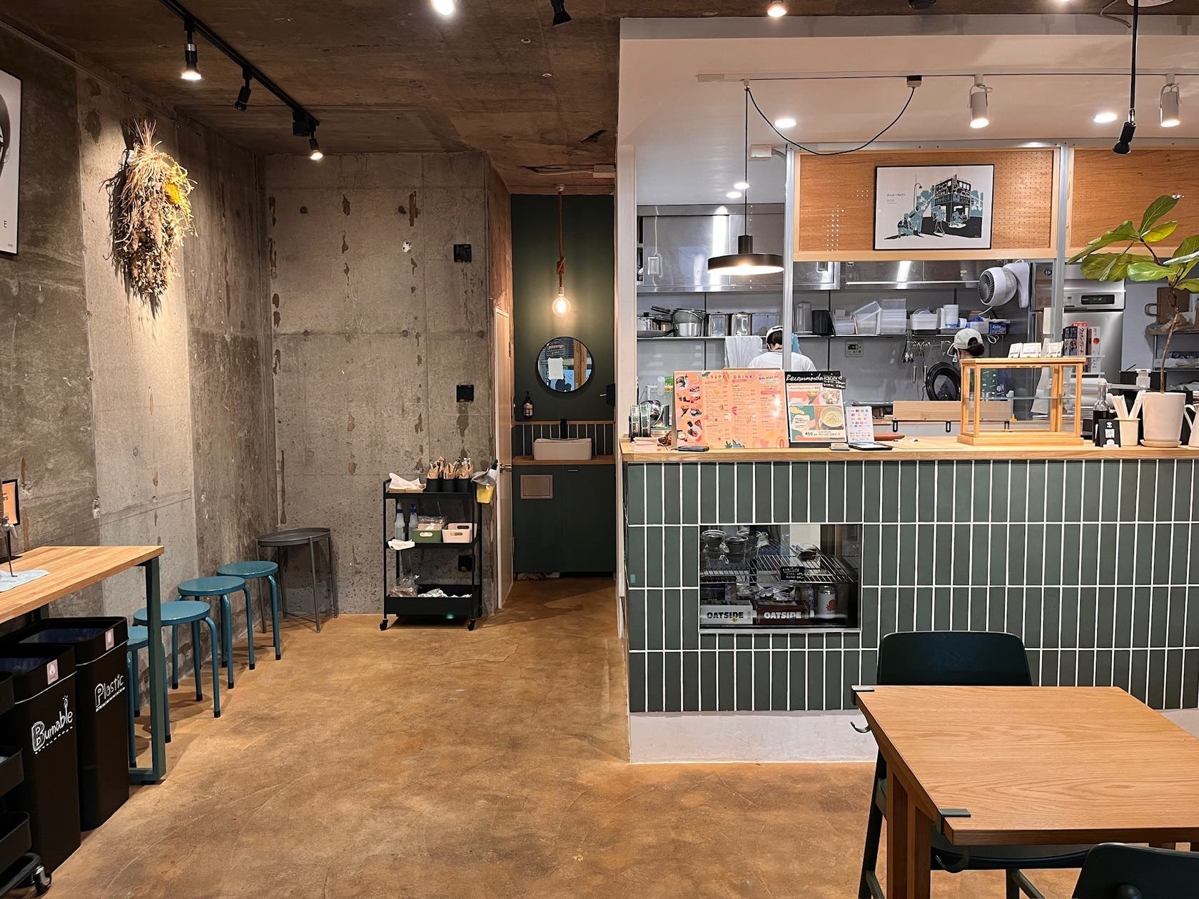 JR青梅線「昭島駅」から徒歩12分の大型団地内にあるレトロな商店街の一角にあるカフェの写真8