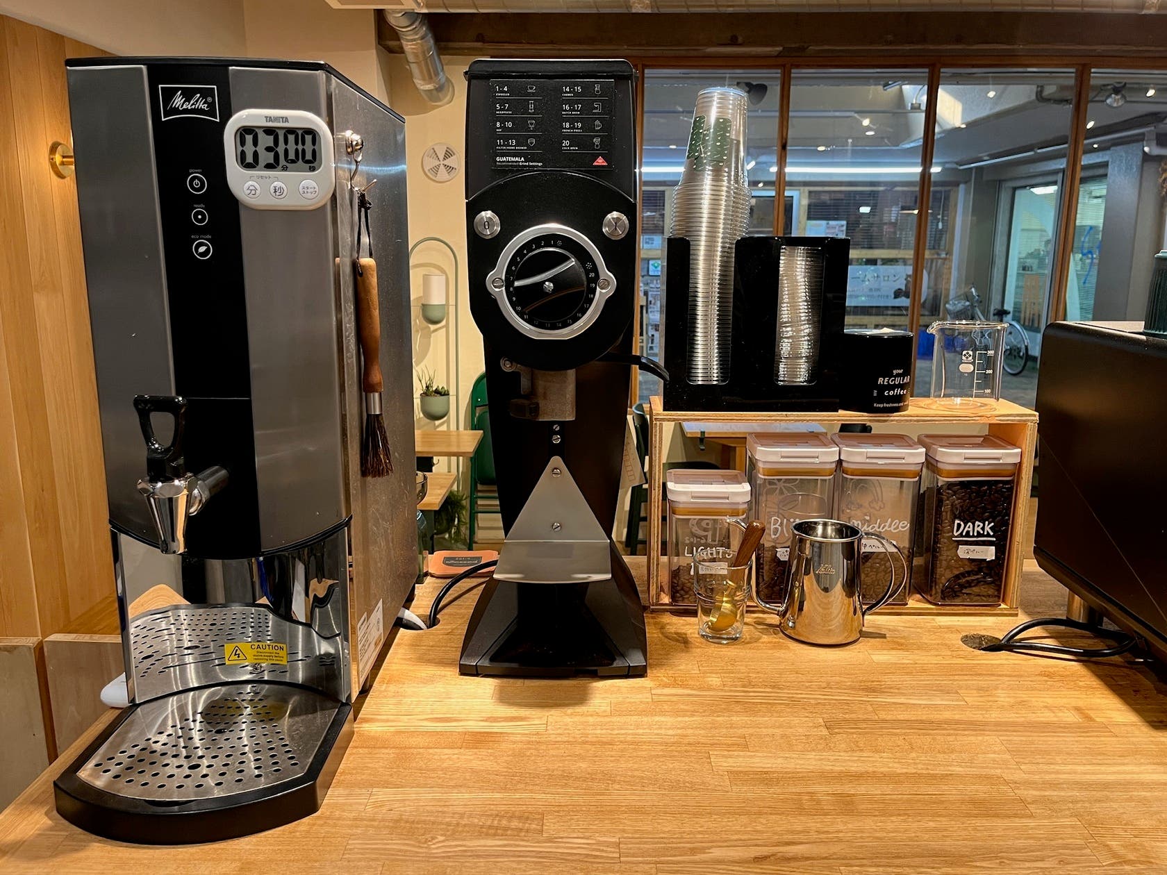 JR青梅線「昭島駅」から徒歩12分の大型団地内にあるレトロな商店街の一角にあるカフェの写真14