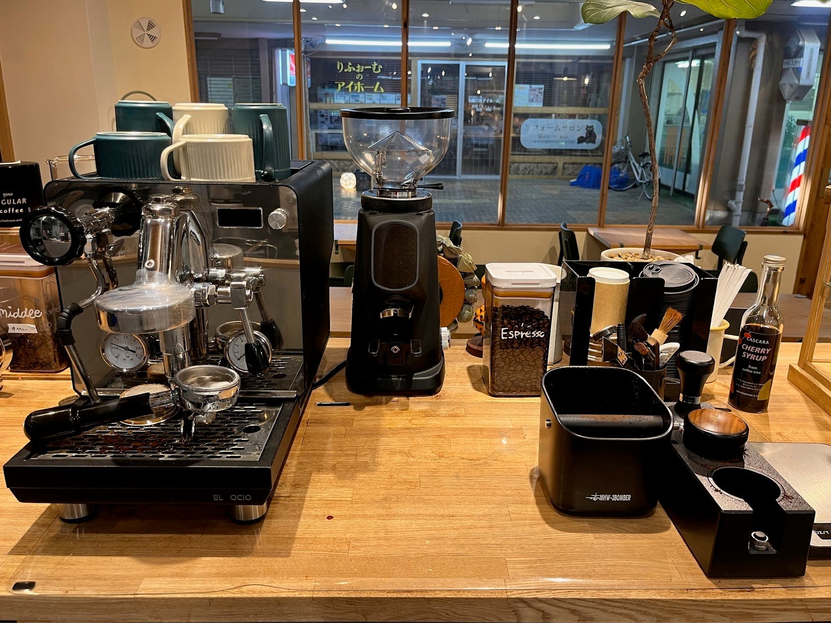 JR青梅線「昭島駅」から徒歩12分の大型団地内にあるレトロな商店街の一角にあるカフェの写真15