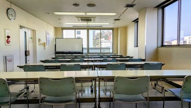 【市役所徒歩1分】レンタルオフィス(会議・試験・勉強会・セミナー等)/松山城を眺む/最大25名 大人数収容の写真2