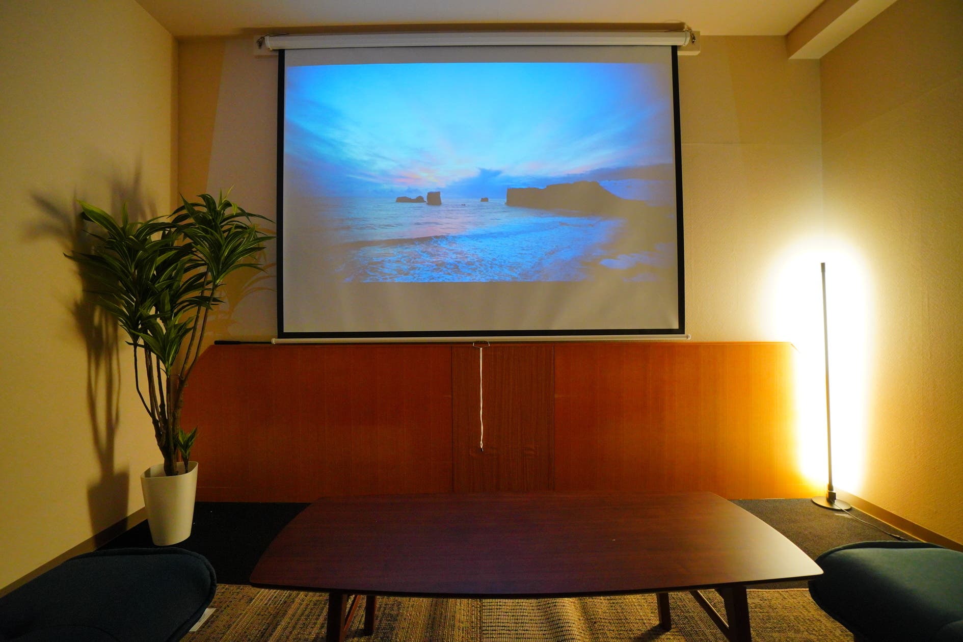 ＜豊橋駅前プライベートスペース923＞スマートプロジェクター付きのシネマスペース🎥100インチスクリーン/Wi-Fiあり📶の写真5
