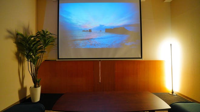 <豊橋駅前プライベートスペース923>スマートプロジェクター付きのシネマスペース🎥100インチスクリーン/Wi-Fiあり📶の写真5