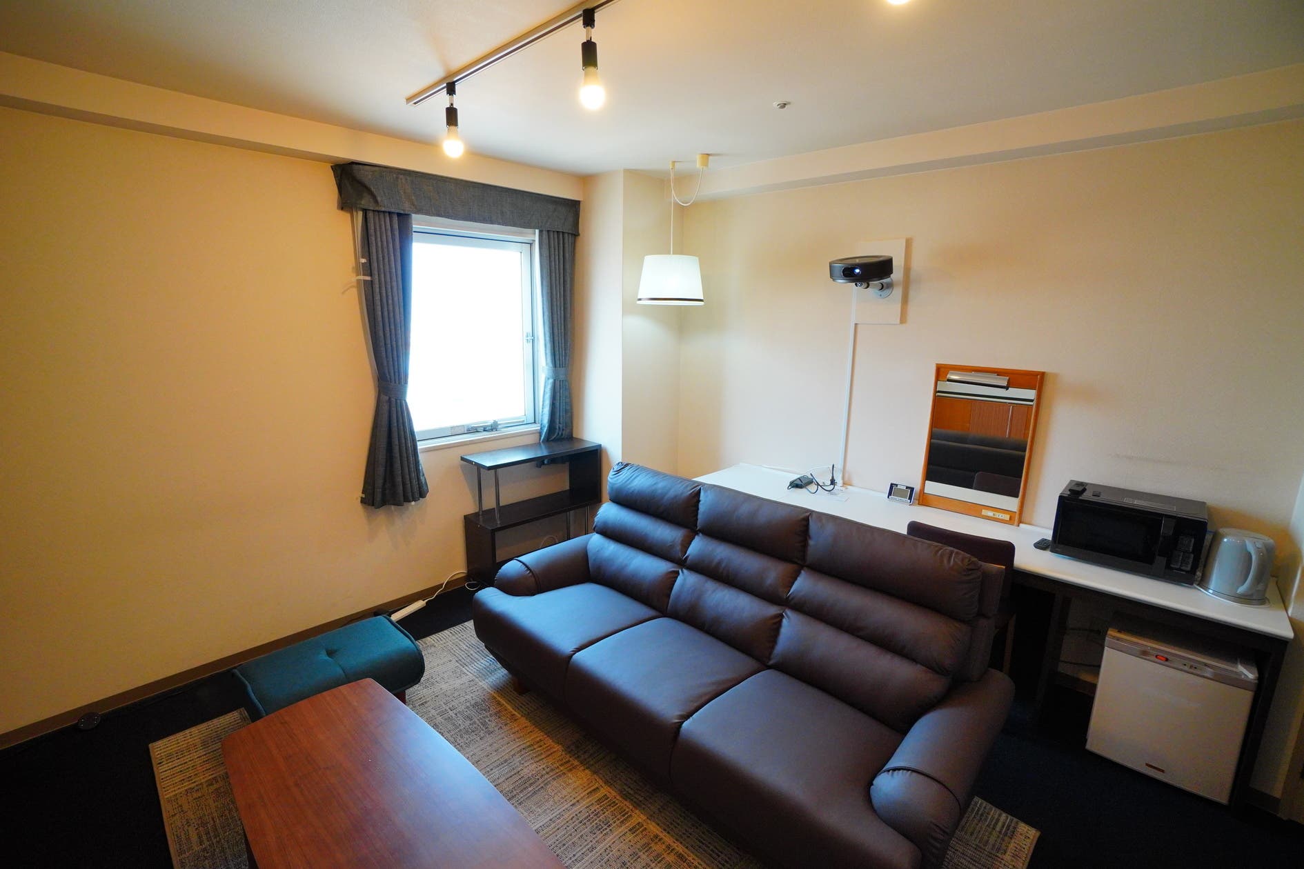 ＜豊橋駅前プライベートスペース923＞スマートプロジェクター付きのシネマスペース🎥100インチスクリーン/Wi-Fiあり📶の写真7