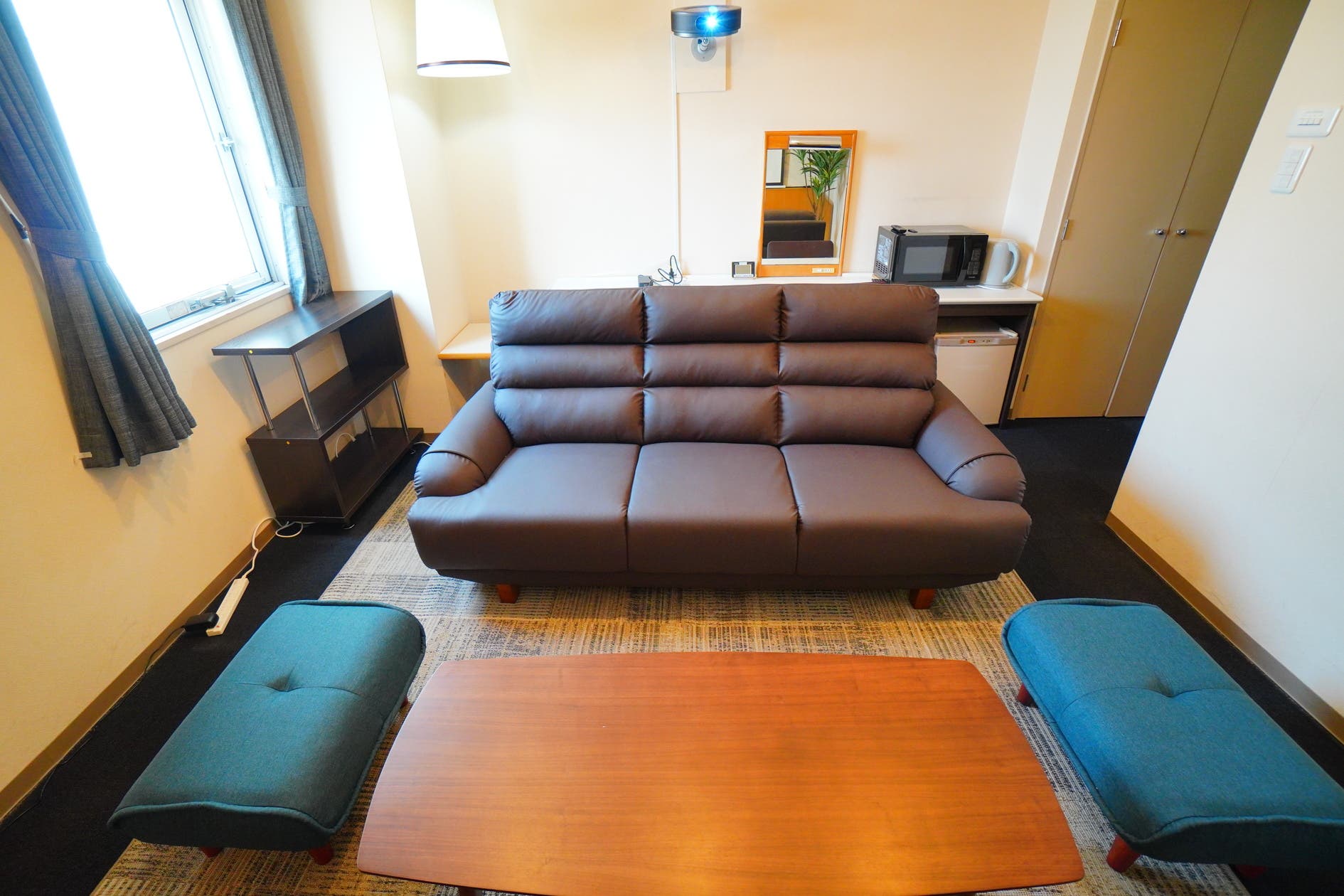 ＜豊橋駅前プライベートスペース923＞スマートプロジェクター付きのシネマスペース🎥100インチスクリーン/Wi-Fiあり📶の写真8