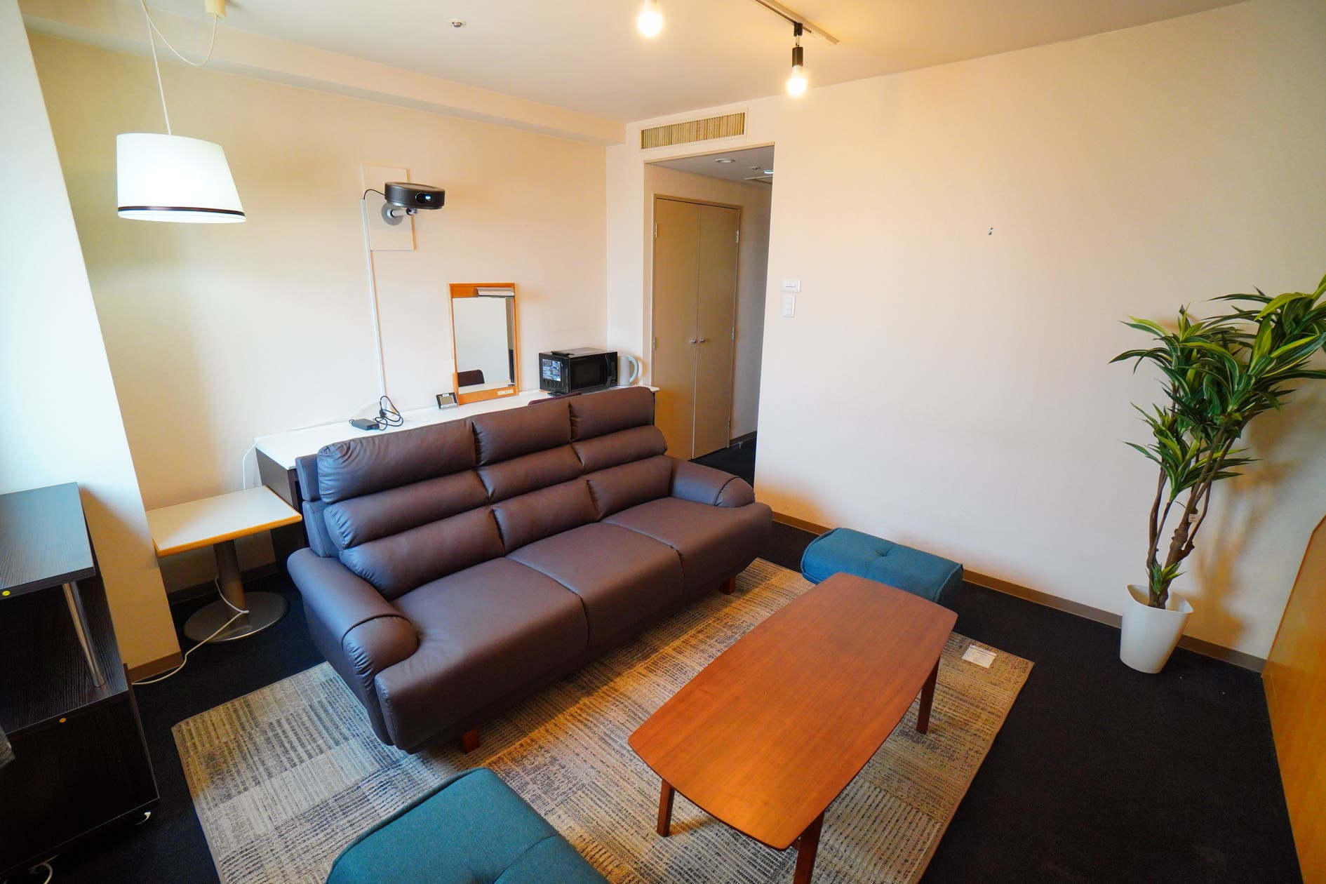 ＜豊橋駅前プライベートスペース923＞スマートプロジェクター付きのシネマスペース🎥100インチスクリーン/Wi-Fiあり📶の写真9