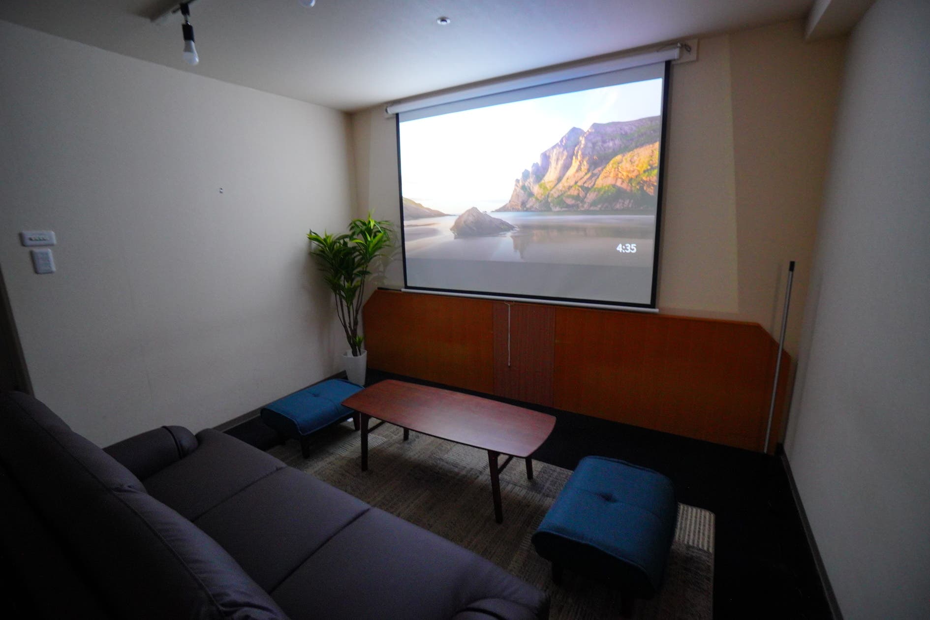 ＜豊橋駅前プライベートスペース923＞スマートプロジェクター付きのシネマスペース🎥100インチスクリーン/Wi-Fiあり📶の写真13