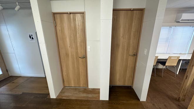 【東高円寺にあるコワーキングスペース】完全個室のテレカンブースAの写真2