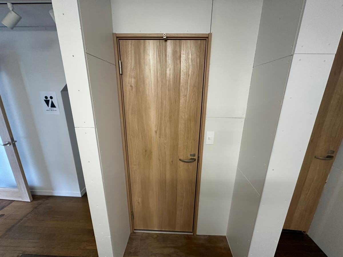 【東高円寺にあるコワーキングスペース】完全個室のテレカンブースAの写真4