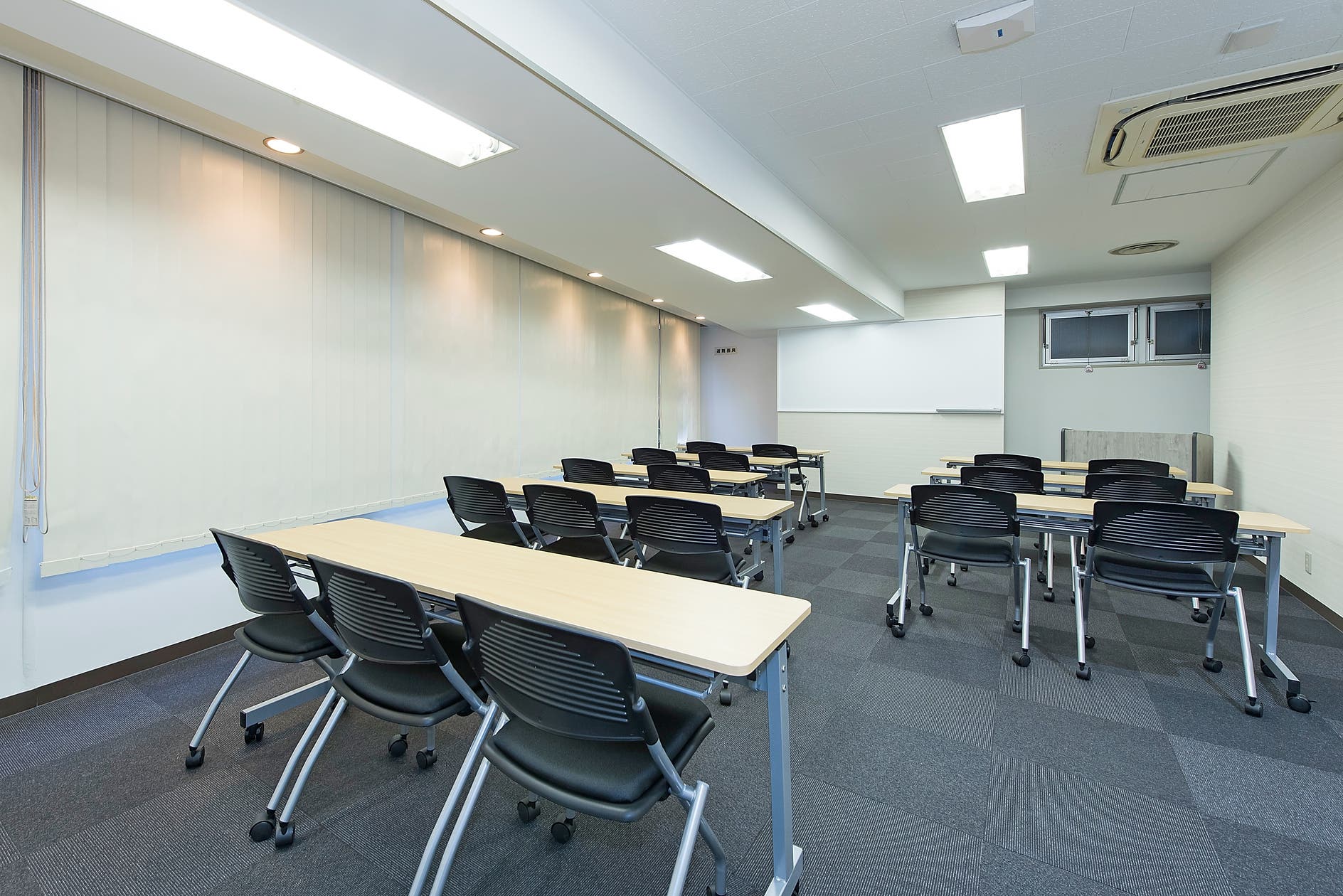 渋谷マークシティ出口を出てすぐ！スタッフ常駐のため安心してご利用いただけます！✨Wi-Fi有り⭐️【18名セミナールーム】⭐️の写真4