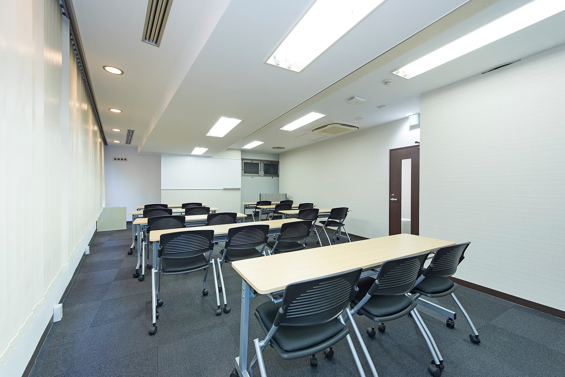 渋谷マークシティ出口を出てすぐ！スタッフ常駐のため安心してご利用いただけます！✨Wi-Fi有り⭐️【18名セミナールーム】⭐️の写真2