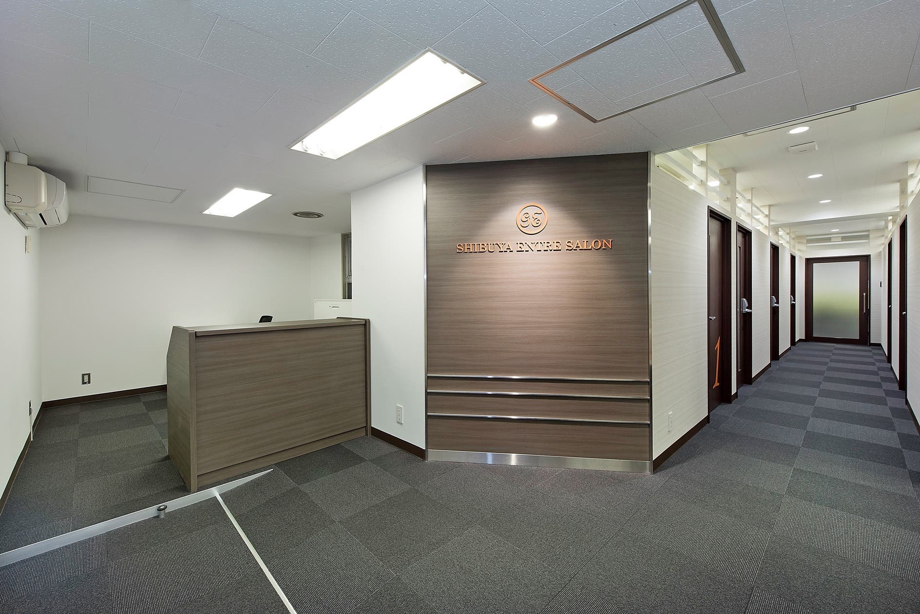 渋谷マークシティ出口を出てすぐ！スタッフ常駐のため安心してご利用いただけます！✨Wi-Fi有り⭐️【18名セミナールーム】⭐️の写真6