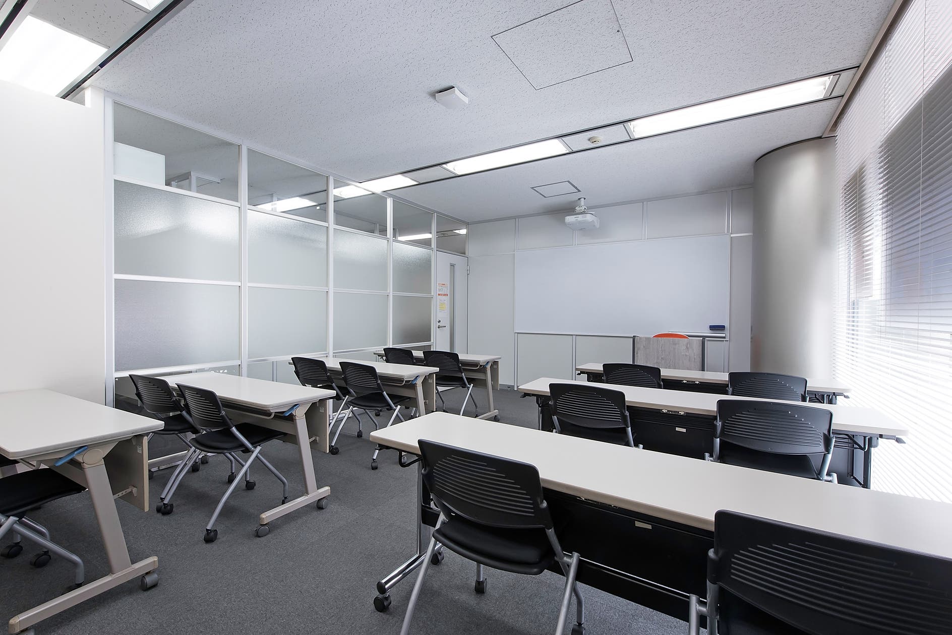 東銀座駅から徒歩2分！スタッフ常駐のため安心してご利用いただけます！✨Wi-Fi有り⭐️【20名セミナールーム】⭐️の写真6