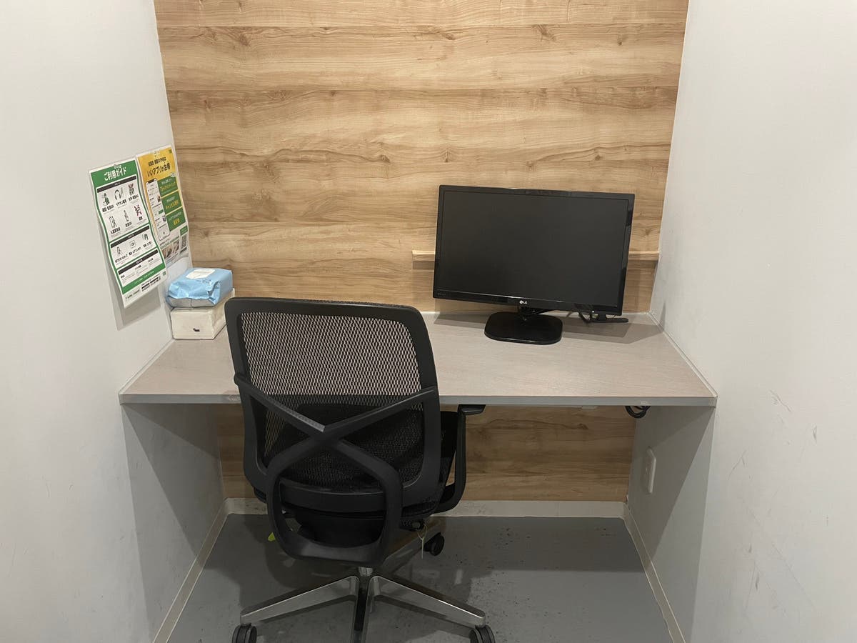 【1時間880円！】白金高輪駅から徒歩5分｜モニター・フリードリンク付き完全個室型1名個室【R-4】の写真1
