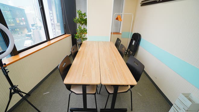 <スカイラークビル4階小貸会議室 Room7>小田原駅徒歩1分🚃8名収容🪑光回線Wi-Fi📶会議/商談/面接/ZOOMの写真2