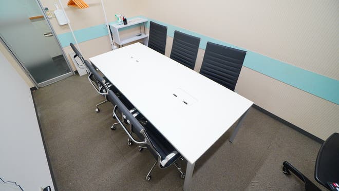 <スカイラークビル4階小貸会議室 Room3>小田原駅徒歩1分🚃6名収容🪑光回線Wi-Fi📶会議/商談/面接/ZOOMの写真4