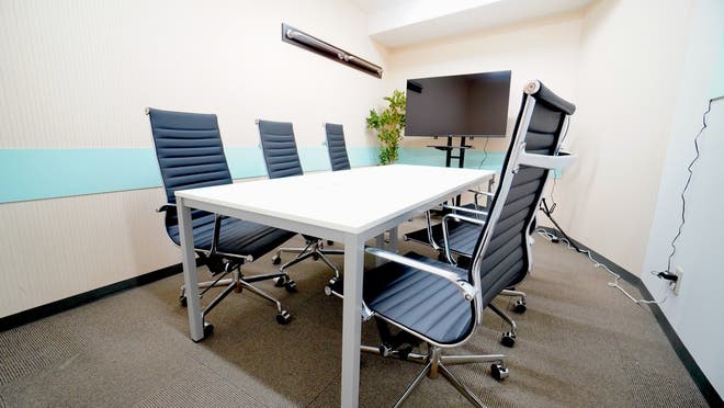 <スカイラークビル4階小貸会議室 Room3>小田原駅徒歩1分🚃6名収容🪑光回線Wi-Fi📶会議/商談/面接/ZOOMの写真5