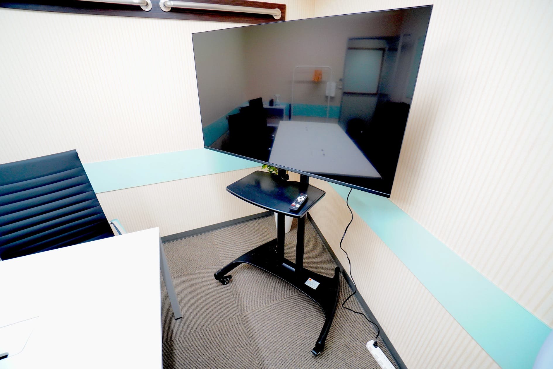 ＜スカイラークビル4階小貸会議室 Room3＞小田原駅徒歩1分🚃6名収容🪑光回線Wi-Fi📶会議/商談/面接/ZOOMの写真6