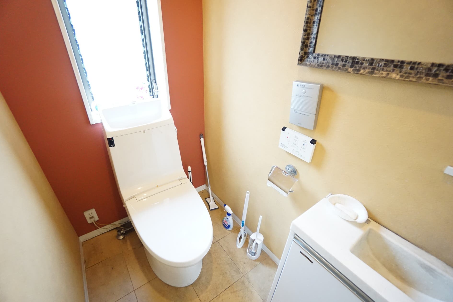 ＜日暮里MH WORK BOX No.2＞日暮里駅徒歩3分✨完全個室🚪光回線Wi-Fi📶モニター🖥️電源🔌テレワーク/面接/自習の写真9