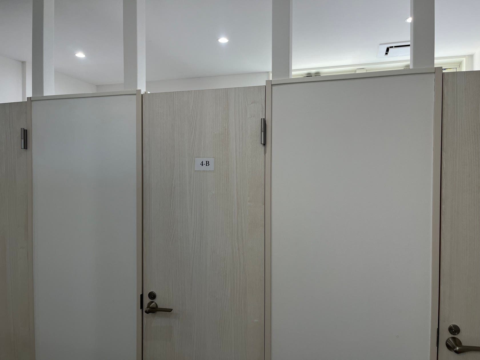 新小岩駅徒歩4分　4階個室（B）イヤホンを使用してZoom会議、リモート会議もOK。の写真2