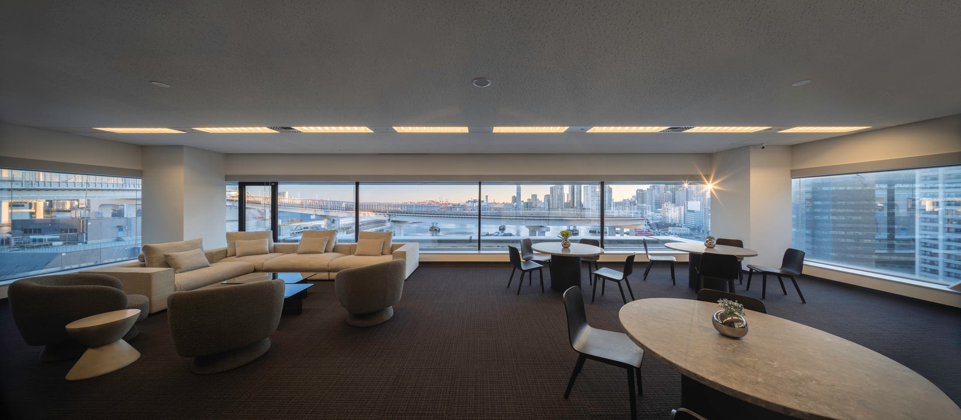 <芝浦ふ頭駅徒歩3分 l 最大30名>パーティー🍺懇親会🌸に最適！撮影利用もOK📷レインボーブリッジを目の前にした貸切スペース🌈の写真1