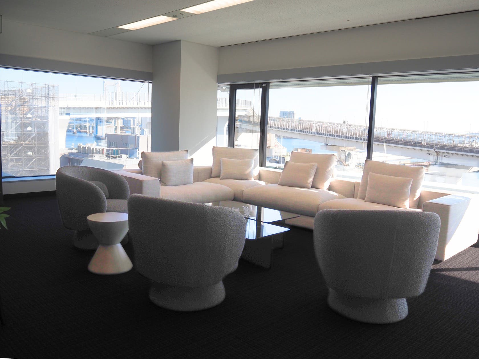 <芝浦ふ頭駅徒歩3分 l 最大30名>パーティー🍺懇親会🌸に最適！撮影利用もOK📷レインボーブリッジを目の前にした貸切スペース🌈の写真9