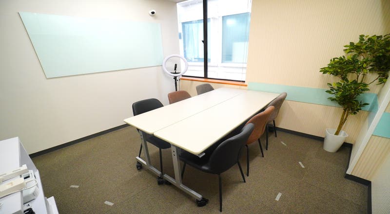 ＜スカイラークビル4階小貸会議室 Room8＞小田原駅徒歩1分🚃8名収容🪑光回線Wi-Fi📶会議/商談/面接/ZOOM