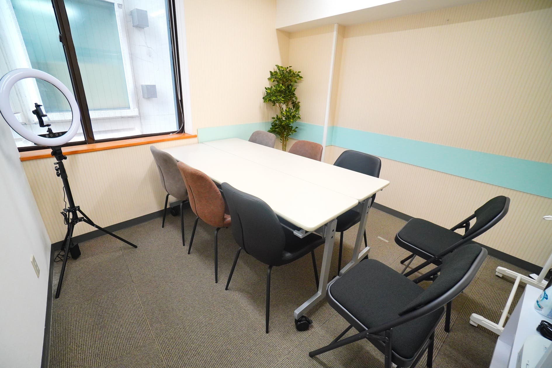 ＜スカイラークビル4階小貸会議室 Room8＞小田原駅徒歩1分🚃8名収容🪑光回線Wi-Fi📶会議/商談/面接/ZOOMの写真6