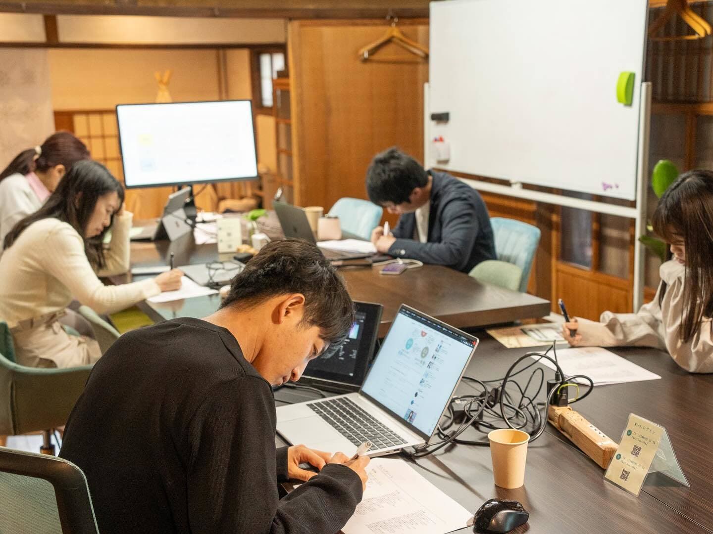 【泉佐野駅8分】高速Wi-Fi完備の貸し会議室/最大8名/車8台駐車可/フリードリンク/セミナー・打ち合わせなどに最適！の写真7