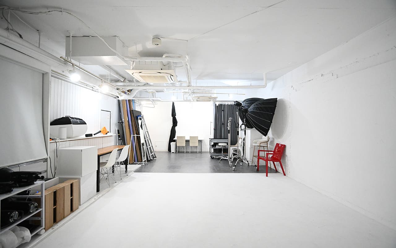 青山一丁目駅&乃木坂駅より徒歩5分。ロープライスで気軽に使えるセルフ型の本格白Rホリスタジオ！の写真7