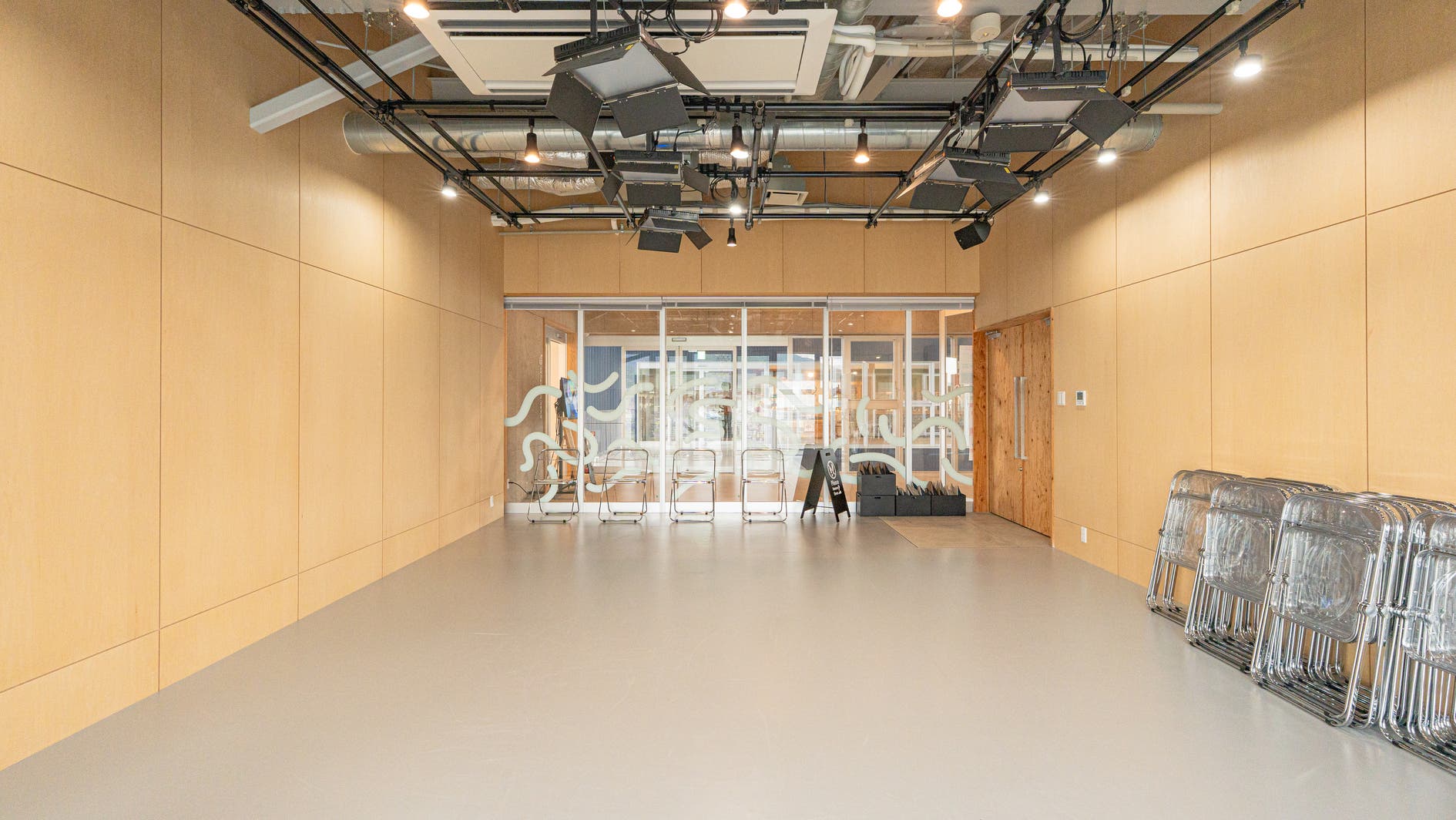 "美浜町の道の駅、はまびより2Fにて すぐに、誰でも、みんなで。 みんなの”やってみたい”をカタチにする場所の写真5